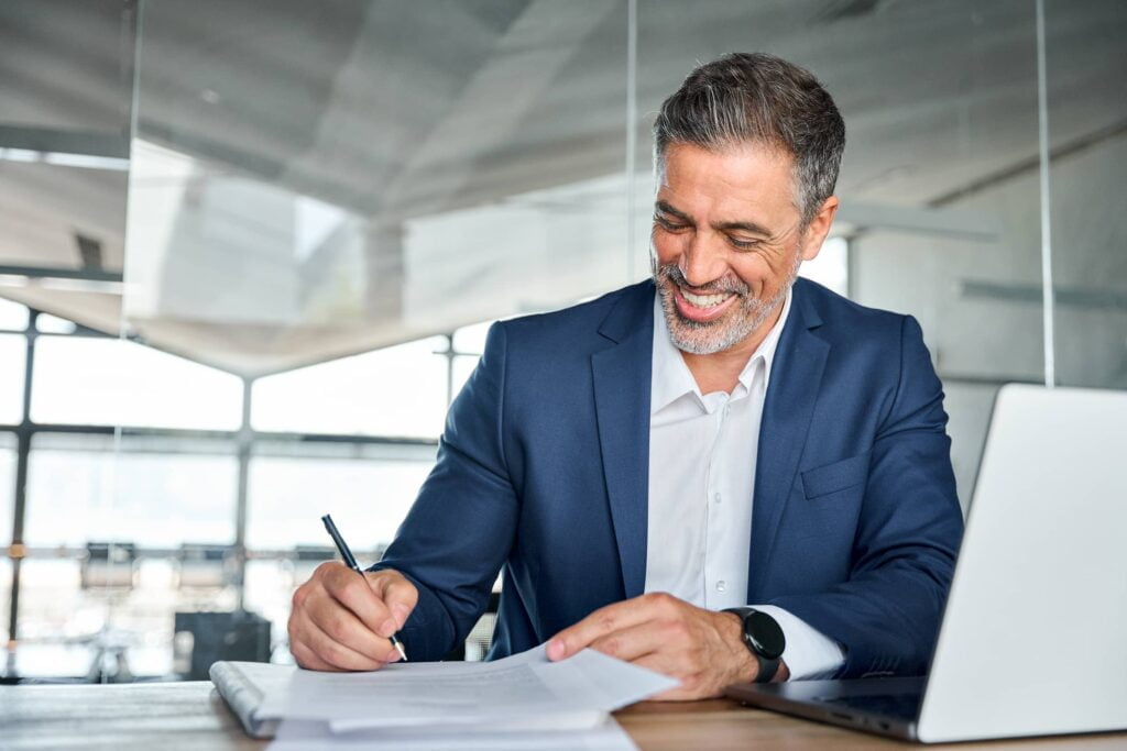 Arbeitsvertrag: Inhalt, Definition, kostenlose Muster, Rechte ...